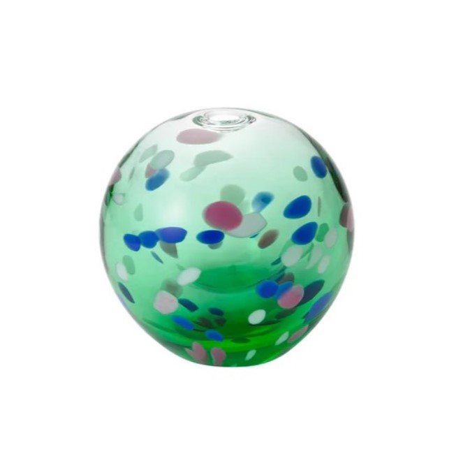 品　名 一輪挿しサイズ直径 約70×高さ65mm材　質ガラス(津軽びいどろ)セット内容花瓶 × 1原産国日本製(Made in Japan)メーカー石塚硝子株式会社商品説明小さなお花に合う、手のひらサイズの花入れです。ガラスの厚みで光を閉じ...