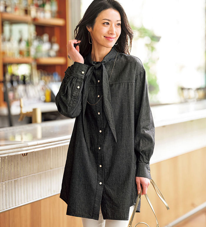 ブランド：Belluna■ 品質／綿100％　ポケット有　＊ 製品洗い加工の特徴上、色・サイズに差異が生じる場合があります。　＊ 摩擦等により色移りすることがあります。■洗濯機洗いOKソフトで軽いデニム素材。旬のボウタイや高見えパールボタン...