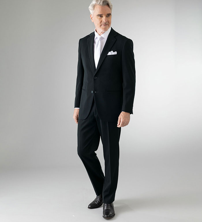 ブランド：メンズライフ■ 品質／(スーツ)表地：ポリエステル100％裏地：ポリエステル100％● 仕様／内ポケット付、センターベント、ボトム前ファスナー付■ 品質／(ネクタイ)ポリエステル100％、(チーフ)綿100％● サイズ(約)／(ネ...