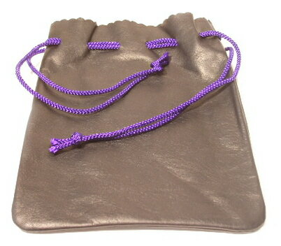 超特大サイズの黒色　印袋 幅　130mm　丈　160mm ★　素材　皮 ★　印鑑を何本もまとめて保存するのに便利です。 ★　印袋なので持ち運びにも最適です。 ★　印鑑ケースごと何本も収納できます。 　　　　18mmの印鑑ケースが5本余裕で入...