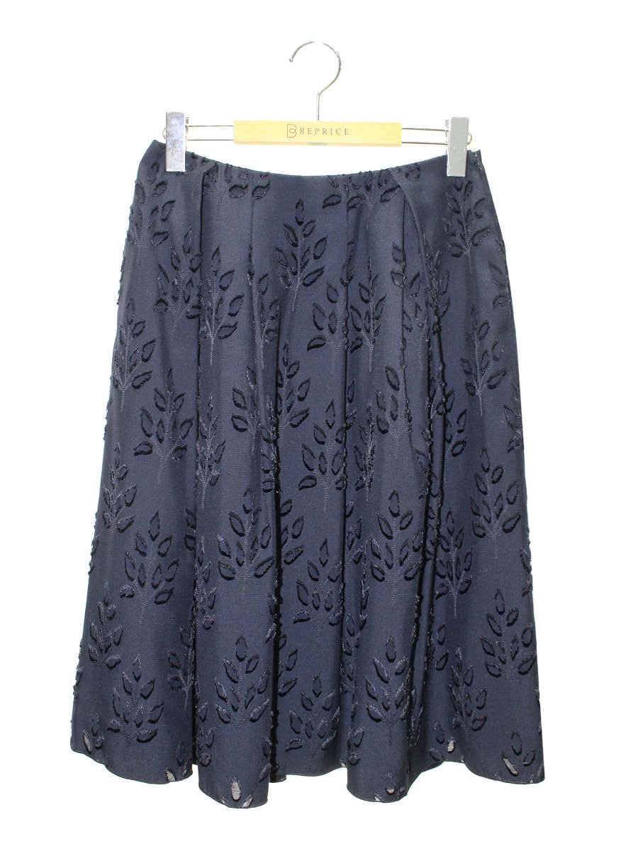 管理番号 ITBLHNTQH2VE ブランド フォクシーブティック カテゴリー スカート 性別タイプ レディース カラー ネイビー系 表記サイズ 38 実寸サイズ 総丈: 約64cm ウエスト: 約70cm 素材 ※画像参照 商品状態 Cラ...