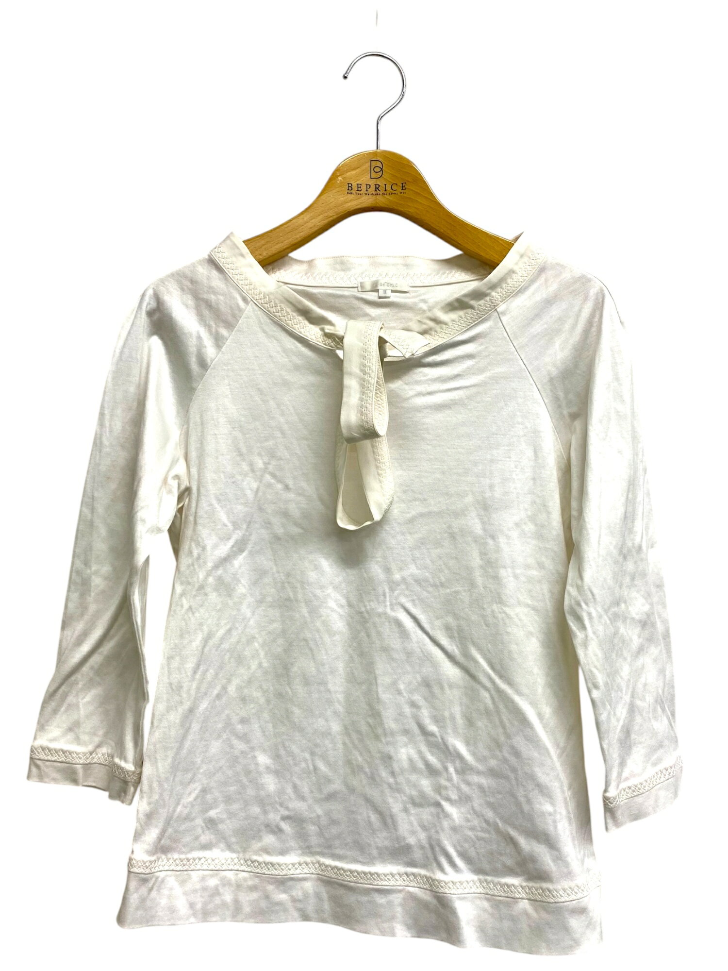 管理番号 ITYDR65PI3SM ブランド トゥービーシック カテゴリー Tシャツ/カットソー 性別タイプ レディース カラー ホワイト系 表記サイズ 2 実寸サイズ 総丈: 約56.5cm 身幅: 約42.5cm 裄丈: 約62.5cm...