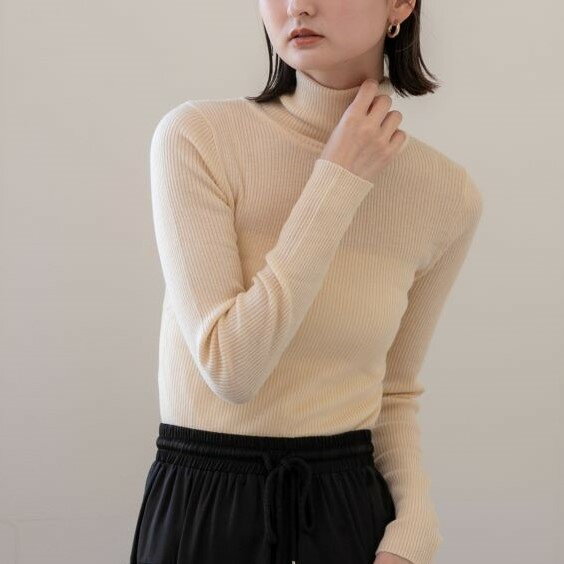 商品情報カラーオフホワイト/グレー/ブラックサイズFREE:着丈62cmバスト62cm素材ポリエステル40%/毛20%/アクリル20%/ナイロン20%bequadro　毛混タートルネックプルオーバー　型番29-0347 レディースファッショ...