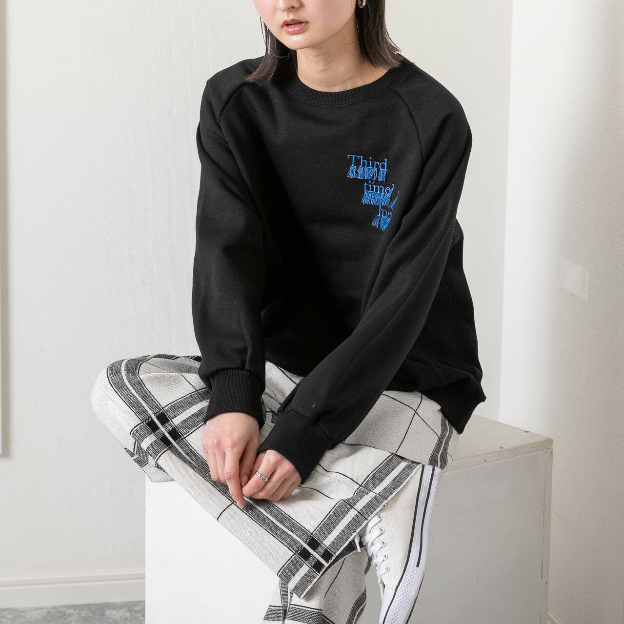 ZAMPA (ザンパ) 裏起毛フリンジロゴ刺繍PO レディース トレーナー スウェット トップス ルーズ 裏起毛 秋冬　刺繍　フリンジロゴ刺繡　ブラック フリンジロゴ刺繡がポイントのあったか裏起毛プルオーバー◎着回し力、抜群！リブ袖で腕まく...