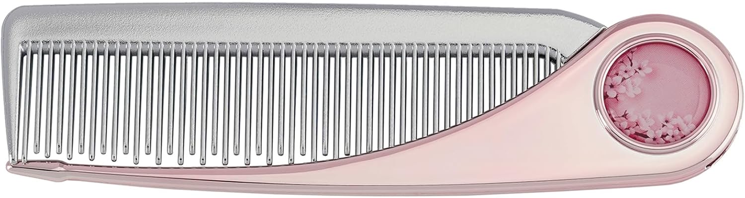 商品情報【洗練されたデザイン】桜の花モチーフが施された光沢感あるボディに、シンプルなラインと繊細なテクスチャーが調和。モダンとクラシックの融合から生まれる高級感あふれるビジュアル。ロック機能付きで開いた際にしっかり固定され、スムーズに髪を梳...