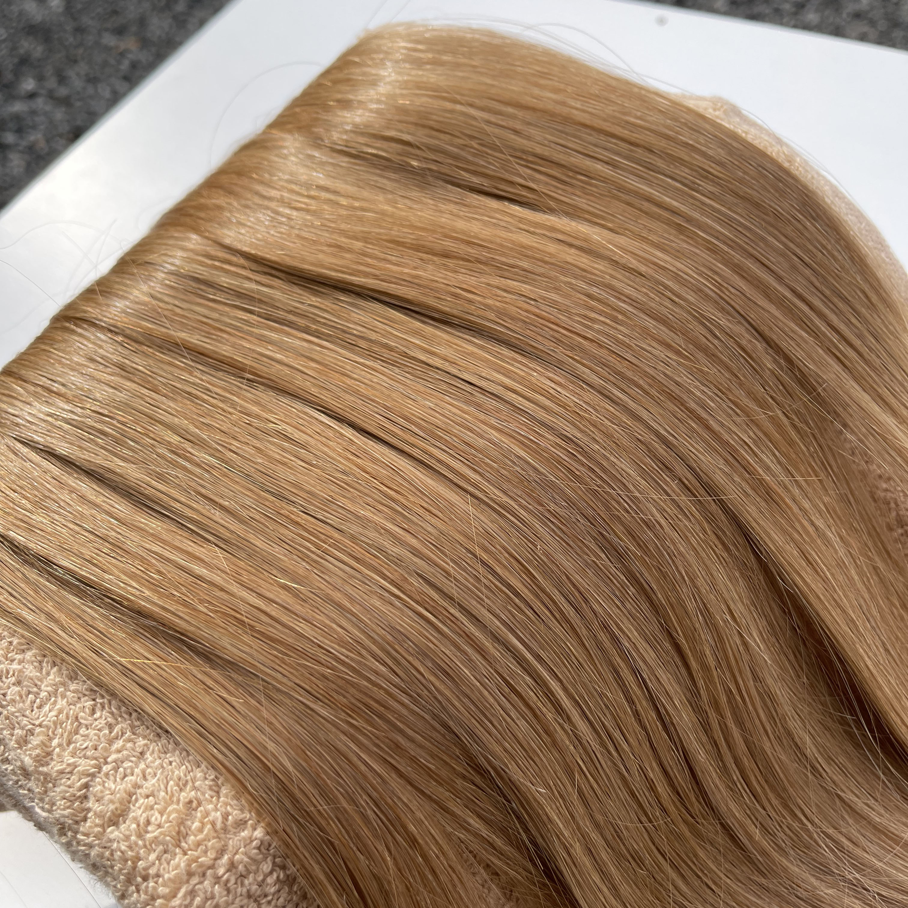 ■ 商品名 プラチナグレード シールエクステ 52cm ■ 商品説明 弊社、工場なのでお安くできました！！！ヽ(´▽｀)/　♪ 人毛80％のシールエクステとなります。 シール部分に医療用ノリを使い、外すときにリムーバー不要です。 アイロン不...