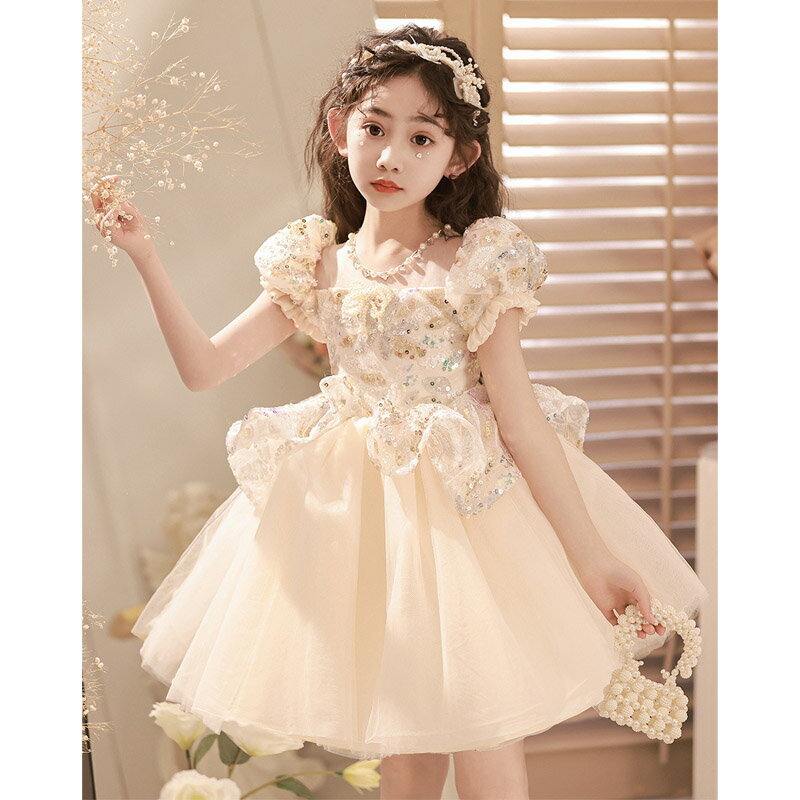 素材 ポリエステル、スパンコール、ビーズなど カラー シャンパン色 サイズ 100　バスト56　ウエスト54 110　バスト60　ウエスト57 120　バスト64　ウエスト60 130　バスト68　ウエスト62 140　バスト72　ウエスト...