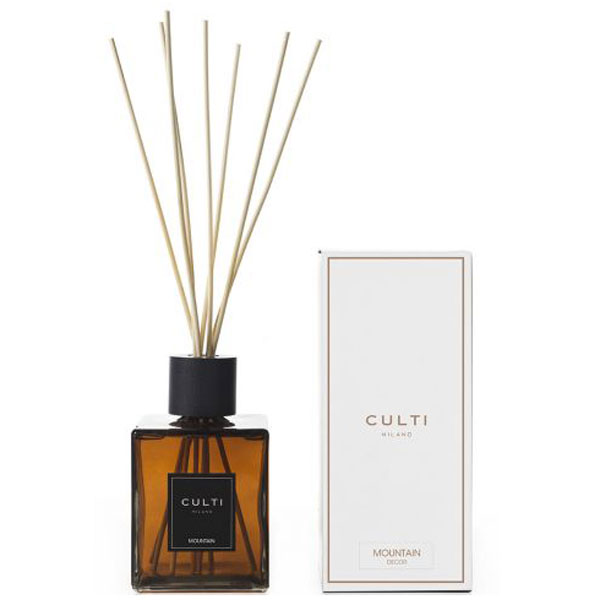 スタイリッシュなフレグランスリードディフューザーフレッシュで官能的な香りで安全かつ効果的に生活空間を香るのに役立ちますすぐに気分を落ち着かせ、幸福感を促進します籐製のディフューザースティックが付いていまスモークガラスホルダーに入れてあります...