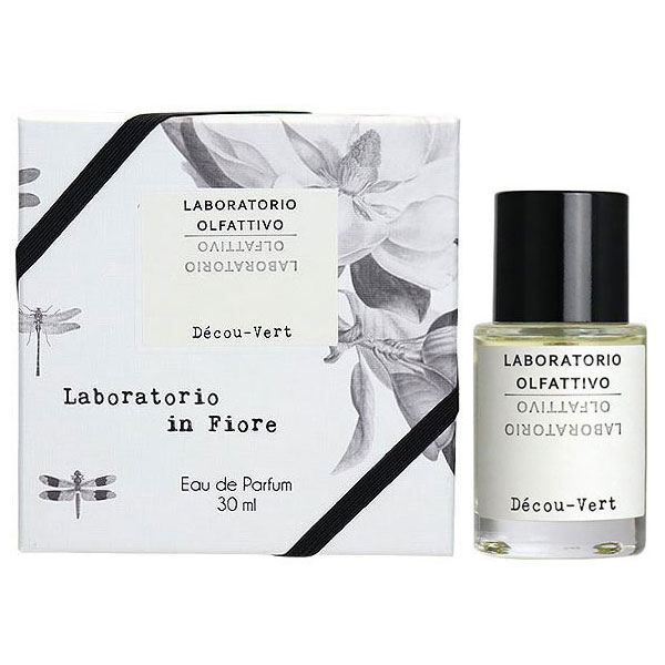 若々しい木々の緑が湧き上がり、色とりどりの花々が華麗な万華鏡のように咲き乱れる。一転、落ち着いたムスクとウッディーな香りでくつろいだ雰囲気に。深緑の森の中のオアシスにいざなわれるような驚きの嗅覚体験をあなたに。トップ：スズラン、緑の葉ミドル...