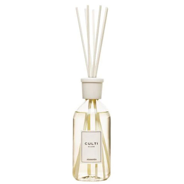 CULTIの代名詞ともいえる、ウッドスティック式のルームフレグランス。植物から抽出したエッセンシャルオイルを含んだリキッドを、細長いラタンスティックが吸い上げて空気中に拡散させます。お部屋の中で香りを楽しみながら贅沢な時間をお過ごしいただけ...