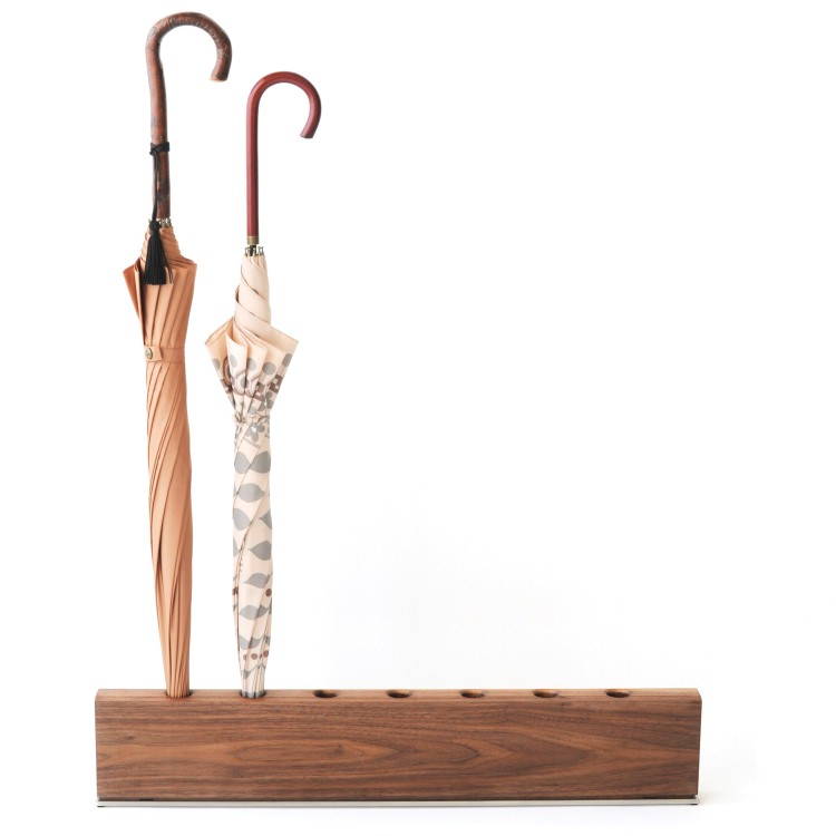 暖かみのある45mm厚の天然無垢材を贅沢に使用しています。 ボトムの5mm厚ステンレスが、シンプルなフォルムを引き立てている個性的な傘立てです。 ■papperskorg（パペルスコルク）とは シンプルな美しさの中に機能的で、実用性と耐久性...