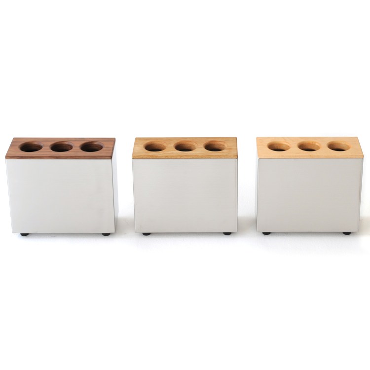 デザイン性と実用性、機能性を兼ね備えたシンプルモダン傘立て。 エントランスのちょっとしたアクセントになります。 ■papperskorg（パペルスコルク）とは シンプルな美しさの中に機能的で、実用性と耐久性を兼ね備えたプロダクトを提案するイ...