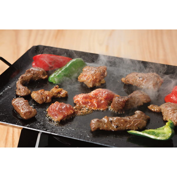 ●大人の隠れ家のような雰囲気の肉バル「神戸バルティロ」。お肉とワインをコンセプトにした神戸の肉好きが集まる大人の社交場となっております。旨味が強い赤身とジューシーな脂身のバランスが良い中落カルビと、牛一頭から数％しか取れないハラミをりんごの...