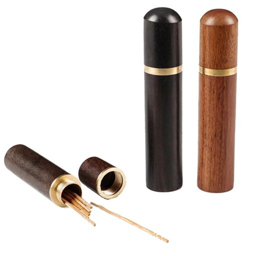 製品パラメータ: つまようじホルダー2個セット。 黒と茶色。 サイズ:85x17x17mm。1個の重さは約36g。 高品質の素材:私たちの収納ボックスは、純粋な天然の高級木材と真ちゅうでできており、耐摩耗性と耐久性があり、外観は丸くて滑らか...