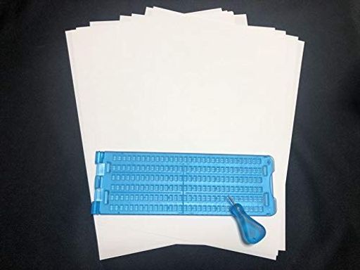 点字用紙10枚 B5サイズ 点字器サイズ 幅195mm 奥行65mm 厚さ4.5mm 重さ56g 点字器材質 ABS ・取り扱い説明書付き 点の形状から点筆の針先まで全ての形状を見直し書きやすくしました。初心者からベテランの方までとても使い...