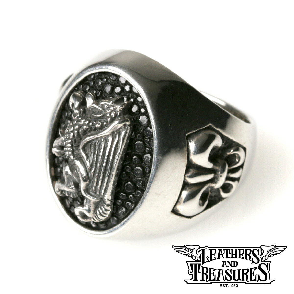 BRANDレザーズアンドトレジャーズITEM INFORMATION素材Silver925、エイ革サイズ(約)幅：最大20mm、厚み：最大7mm説明文Made in Japan付属品ギャランティカードGUIDEレザーズアンドトレジャーズの在...