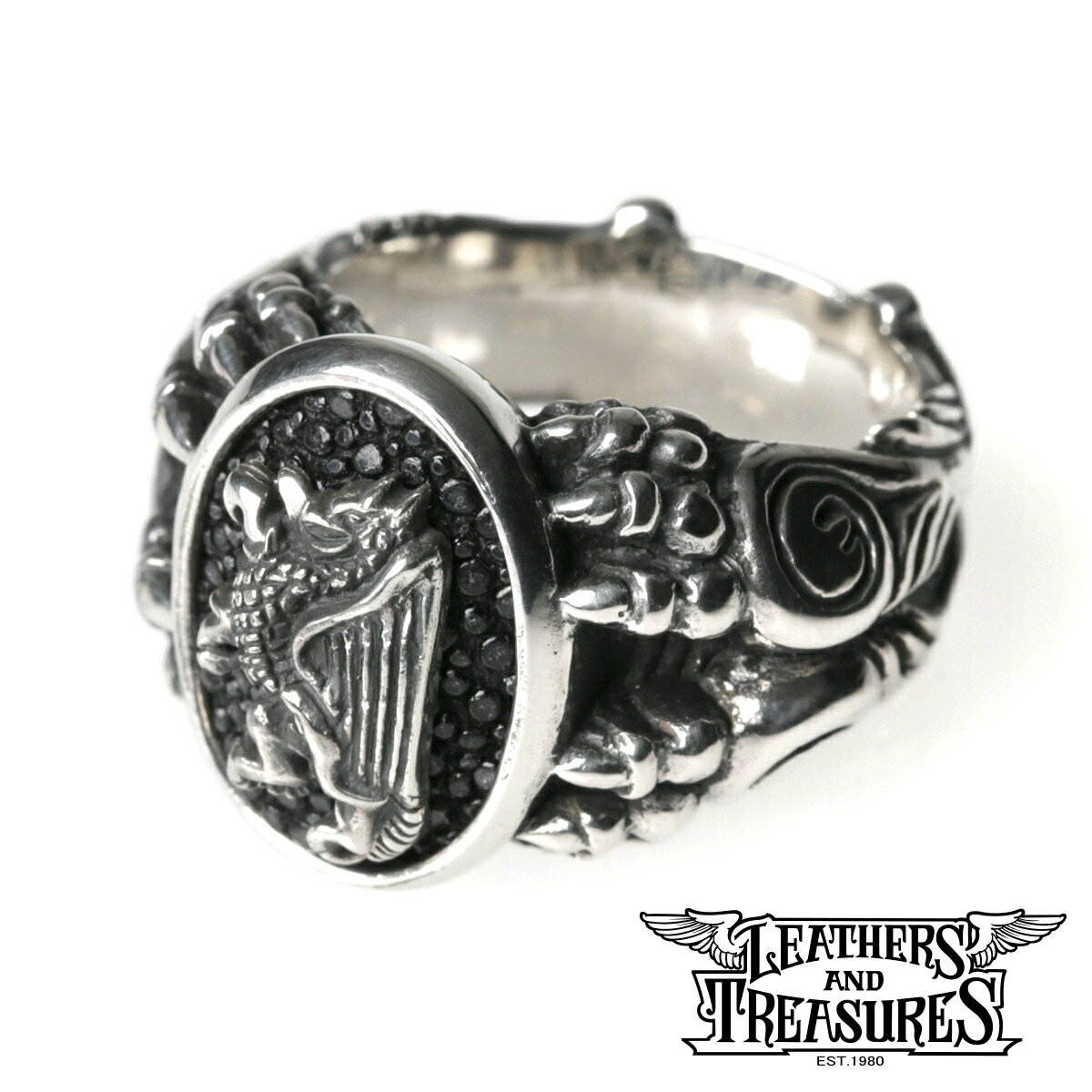 BRANDレザーズアンドトレジャーズITEM INFORMATION素材Silver925、エイ革サイズ(約)幅：最大18.5mm、厚み：5.5mm説明文Made in Japan付属品ギャランティカードGUIDEレザーズアンドトレジャーズ...