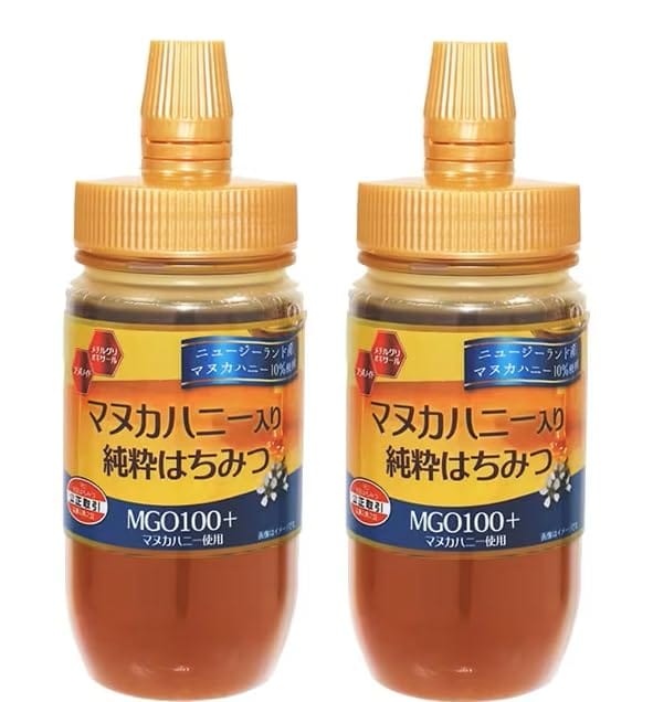 【コクと風味】 このマヌカハニー入り純粋はちみつは、ニュージーランド産のMGO100+マヌカハニーを10％使用し、奥深い風味をお楽しみいただけます。【栄養豊富】 ミャンマー産のはちみつに、伝統的に親しまれてきたなつめや、栄養価の高いごま、ひ...