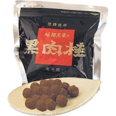 黒肉桂原材料：黒糖（沖縄産）、砂糖、水飴、桂皮粉末、香料（肉桂油）内容量：130g賞味期限：製造から6ヶ月 黒肉桂は桜間見屋が創業以来変わらない味と伝統を守りつづけ、ほとんどの作業を機械に頼らず、昔ながらの手作業で手間隙かけて作っています。...
