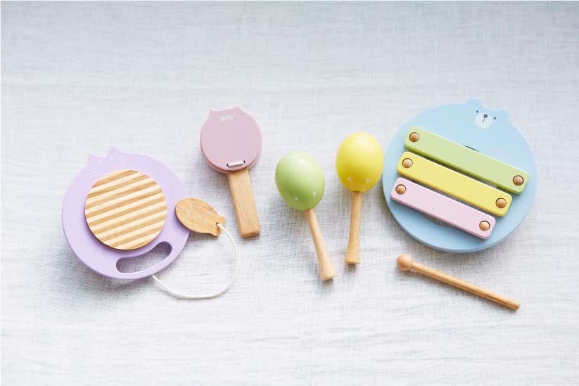 4種類の動物たちを模したカラフルでユニークな楽器セット。木の玩具ならではの優しい音色を楽しめます。楽器のおもちゃは音を楽しみながら自然と手の上手な動かし方を学んだり、力の加減を意識することができます。ギフトにもおすすめ。対象年齢　3歳～　セ...