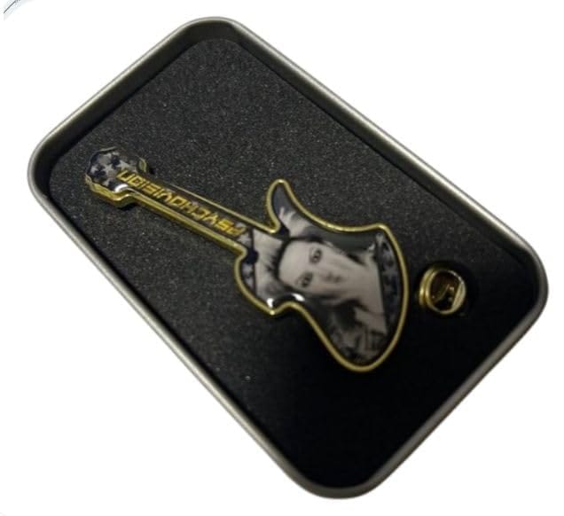 hideファン必見！特別企画展「PSYCHOVISION hide MUSEUM Since 2000」の公式グッズ、「トレーディングピンズ」が登場！スライド缶に入ったヒデモデルのギターピンズです！素材:ステンレス/中身確認のため一度封は開...