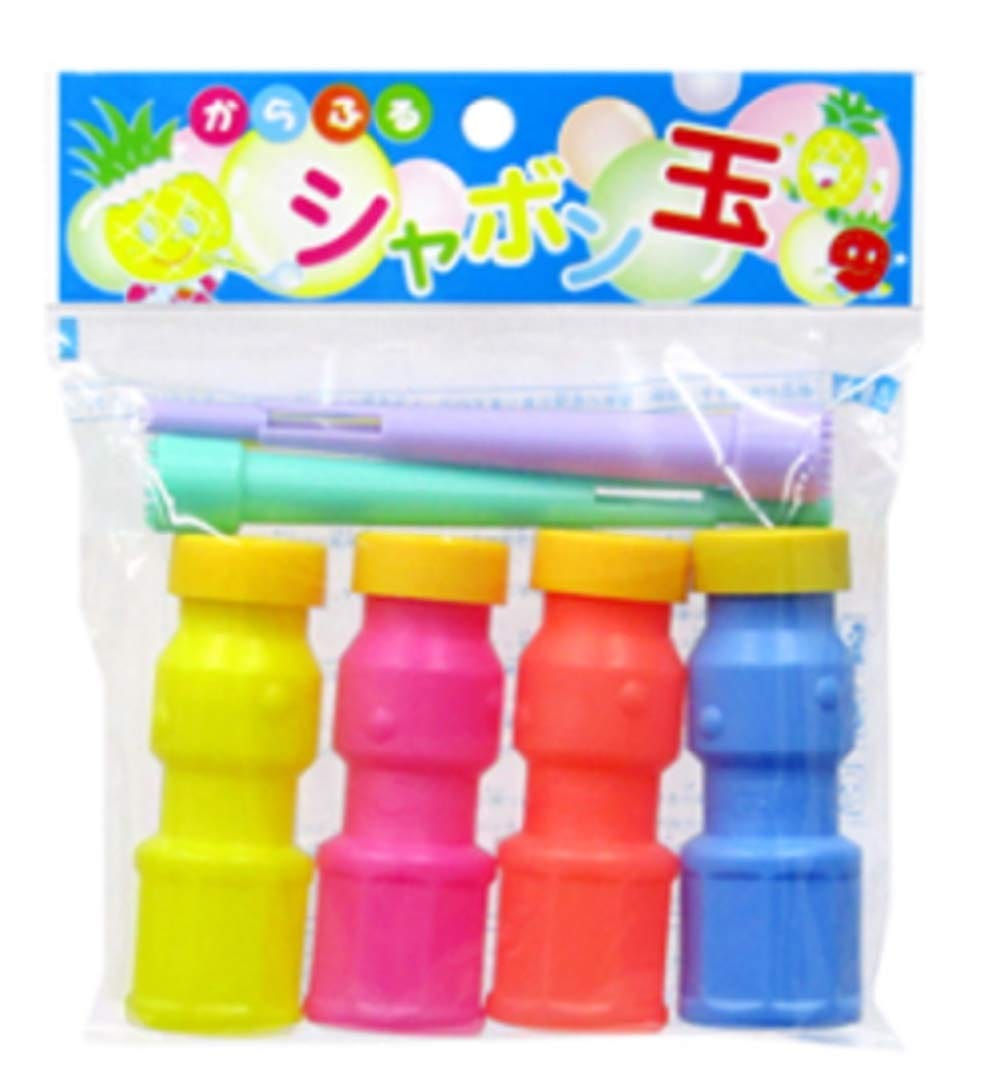 カラフルなパッケージが楽しい♪お子さまに喜ばれるシャボン玉セットです。しゃぼん液4本と吹き口2本のセット。安心の日本製。STマーク(玩具安全マーク)取得商品です。アウトドア シャボンサイズ:42.5×53.5×44mm 素材:界面活性剤　P...