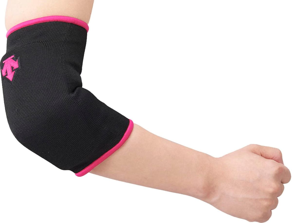 カラー：ブラック×マゼンタサイズ：F ◇縦伸びストレッチで動きやすい肘用パッドです。パッドに関しては薄型EVAパッドで屈伸の動きをさまたげない特徴があります。また、縦のストレッチが効くことにより、曲げやすく動きやすい特徴があります。パッドに...