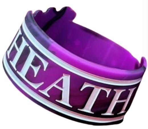 HEATH ヒース（X JAPAN）公式グッズ「シリコン ラバーバンド リストバンド」が登場！シンプルながら存在感のある「パープル×ブラック」カラーで、HEATHのアルファベットロゴがカッコよくデザインされています。このリストバンドを身に着...