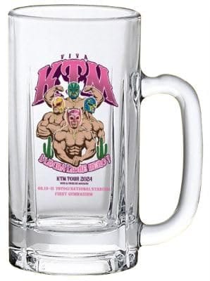 ケツメイシファンのために用意されたスペシャルアイテム！「KTM TOUR 2024 代々木」限定のビールジョッキが登場です。このジョッキは、ライブの熱気と共にビールを楽しむために作られた、ファン必携のアイテムです。口径82mm、高さ157m...