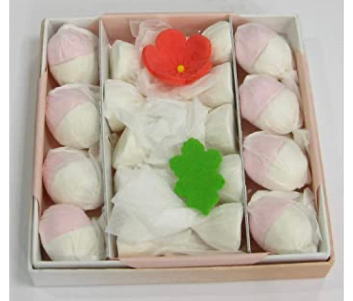 京都 の 和菓子 職人 が匠の技でおつくりした 高級 和三盆糖 お干菓子 です。 紅白の半球状の 和三盆糖 お干菓子 を 可愛 く包んだ お茶席 や おもたせ にも 最適 な逸品です。 贈り物にどうぞ。
