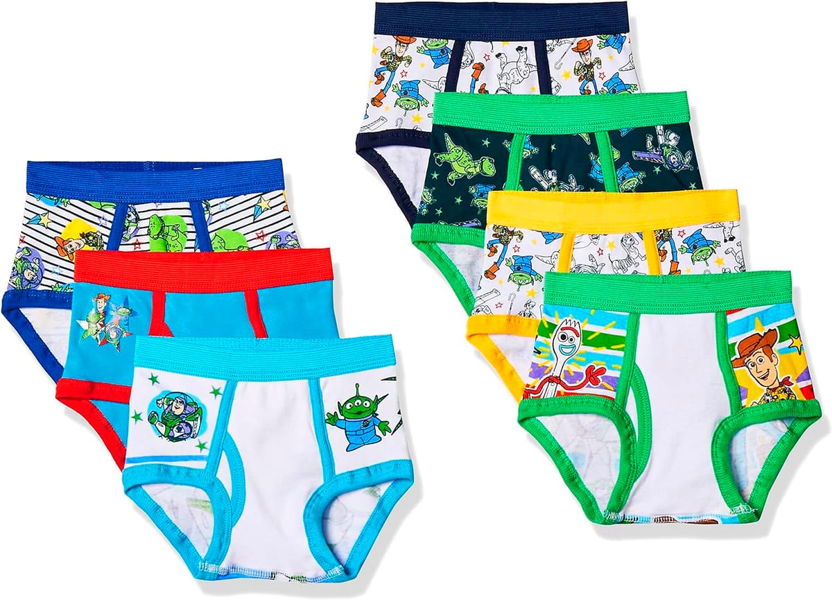 トイストーリー 男の子用下着 4歳/4T（ウエスト 約55cm　体重 約15〜17kg　105cm - 110cm）7枚アソートセットバズ、ウッディ、トイストーリー プリント ※柄は時期によりランダムです。メーカー都合により変更される場合が...