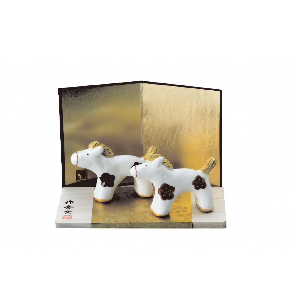 サイズ：各全長5×7cm・板寸7..5×15cm材質：陶器2026年の干支です。良き年を迎える為に縁起の良い干支飾り。飛躍の年になりますように。