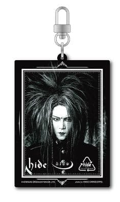 hideファン必見！反射するシルバー面にモノクロのhideがプリントされた、クールでスタイリッシュなロックアイテムです。hideの個性と魅力が光る3種類のデザインが揃っています。【デザインラインナップ】 A：軍服→1994年「HIDE YO...