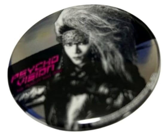 X JAPANの伝説的ギタリストであり、ソロアーティストとしても輝いたhideの「PSYCHOVISION hide MUSEUM Since 2000」公式グッズ、メタル缶バッジ3種セットです。hideの歴史を象徴する瞬間がデザインされた...