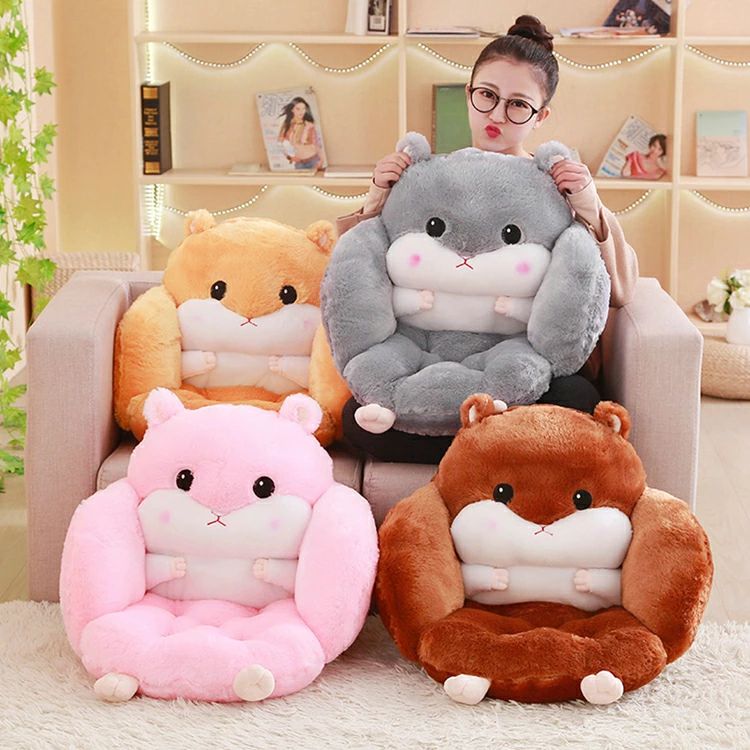 【商品コード】：y813495 【カラー】 グレー、ピンク、ブラウン、イエロー カバー材質：ポリエステル、詰め物：pp綿 サイズ：幅55x長40x高さ45cm 原産国 : 中国 【この商品について】 表面の布地が短い地毛つきので、手触りが抜...