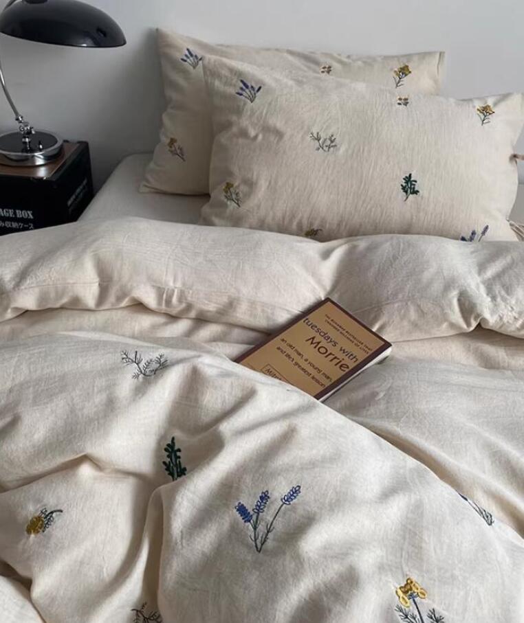 ご来店いただいて誠にありがとうございます。 ★付属品：なし ★カラー：写真より　 ★素材：ポリエステル、その他 ★サイズ（cm）： フラットシーツタイプ 1.5mサイズ用（4点セット） 1点布団カバー：200*230cm 1点フラットシーツ...