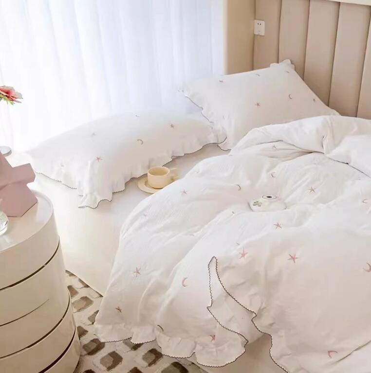 ご来店いただいて誠にありがとうございます。 ★付属品：なし ★カラー：写真より　 ★素材：ポリエステル、その他 ★サイズ（cm）： フラットシーツタイプ シングル（3点セット） 1点布団カバー：150*200cm 1点フラットシーツ：180...