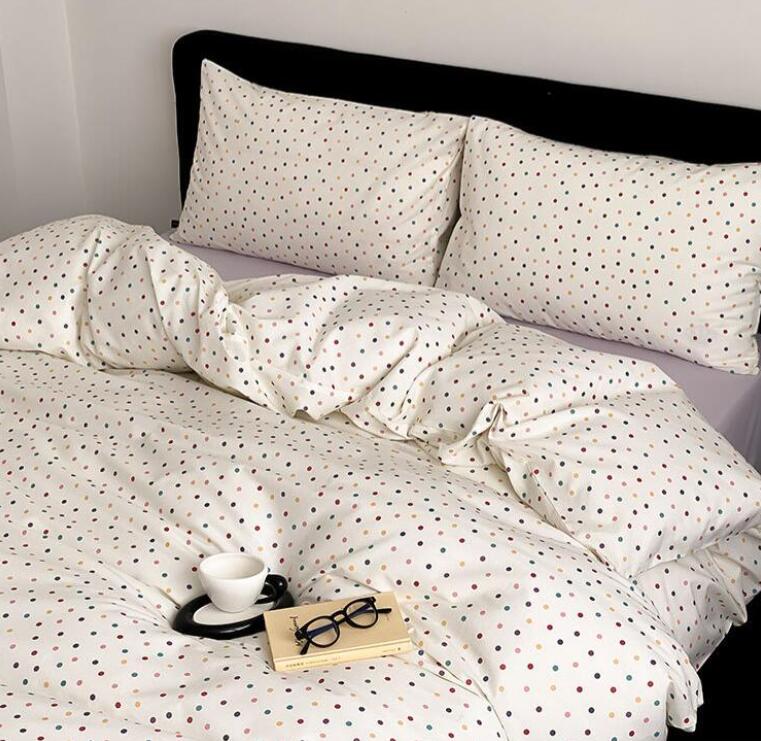 ご来店いただいて誠にありがとうございます。 ★付属品：なし ★カラー：写真より　 ★素材：ポリエステル、その他 ★サイズ（cm）： フラットシーツタイプ シングル（3点セット） 1点布団カバー：150*200cm 1点フラットシーツ：180...