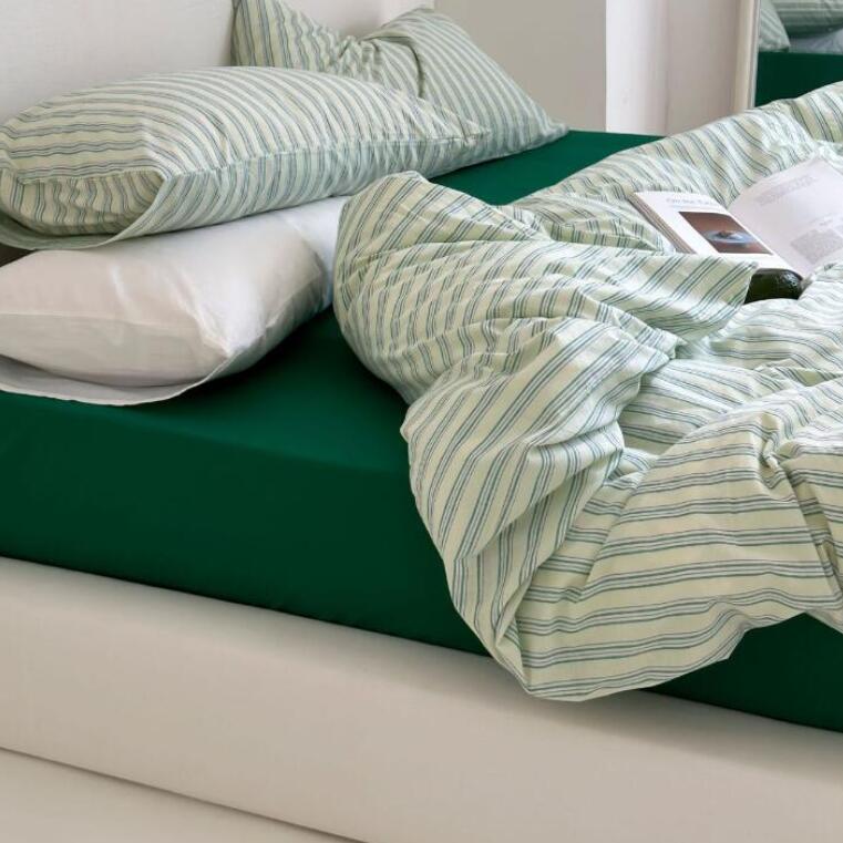 ご来店いただいて誠にありがとうございます。 ★付属品：なし ★カラー：写真より　 ★素材：ポリエステル、その他 ★サイズ（cm）： フラットシーツタイプ 1.2mサイズ用（3点セット） 1点布団カバー：150*200cm 1点フラットシーツ...