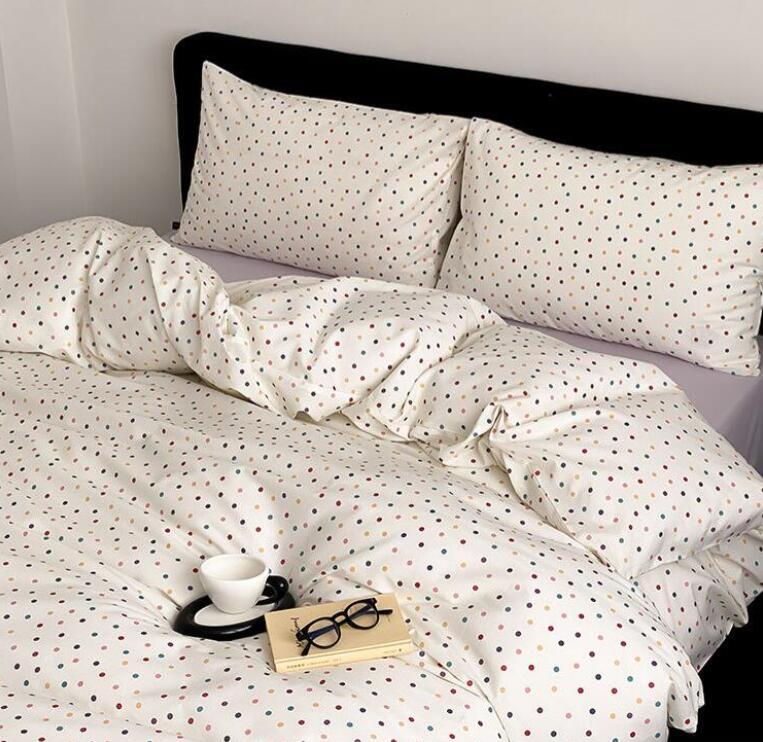 ご来店いただいて誠にありがとうございます。 ★付属品：なし ★カラー：写真より　 ★素材：ポリエステル、その他 ★サイズ（cm）： フラットシーツタイプ シングル（3点セット） 1点布団カバー：150*200cm 1点フラットシーツ：180...