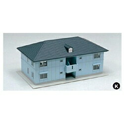 現代的なデザインの4世帯用アパートでさわやかなブルーの外壁が特徴です。