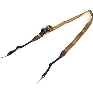 ■ワンアクションでストラップの長さを調節できる、伸縮自在のカメラストラップ「Ninja Camera Strap（ニンジャ カメラストラップ）」。■小型カメラ向け。テープ幅25mm。