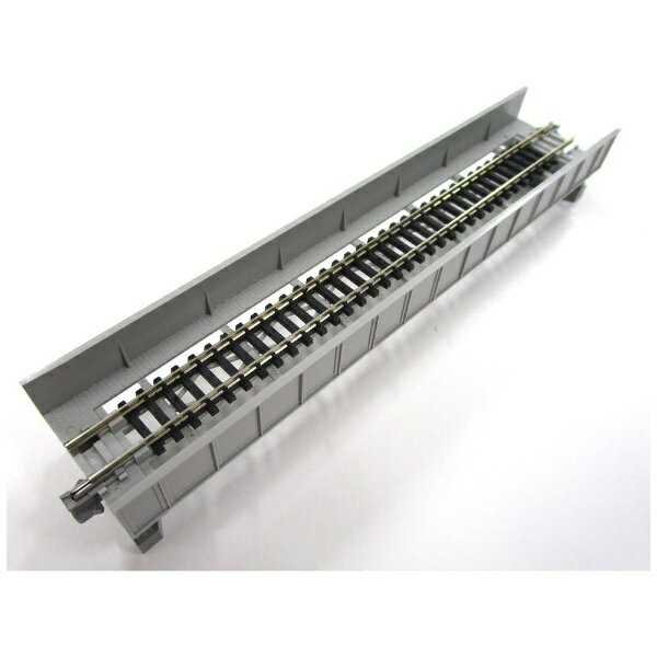 単線プレートガーター鉄橋は高架線路の基本長の3/4の186mmの長さです。単線プレートガーター鉄橋は、他の線路や道路との立体交差、細い川を渡る時など、短いスパン（径間）の場合に使われます。側面プレートに並ぶリペット、犬走りの網目板、枕木の間...