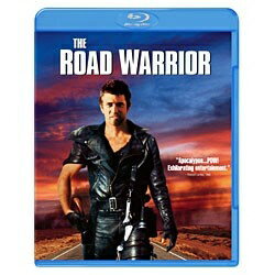 家族を失ったマックスは、最強マシン(インターセプター)とともにガソリンを求めて彷徨っていた。中東戦争の勃発で石油が貴重品となり、各地で壮絶な奪い合いが続発している。やがてマックスは精油基地を守る人々と暴走族の抗争に遭遇。ガソリンを条件に別天...