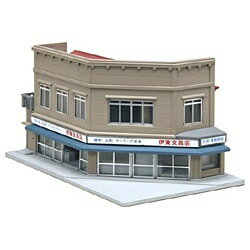 看板建築商店は大正末期から昭和前期を中心に建設され、今でも関東甲信越圏を中心に都市中心部や郊外で見られる商店建築です。大正12年（1923）の関東大震災の教訓から、建物の正面（ファサード）を平らにし、タイルや銅板・モルタルなどの耐火素材を使...