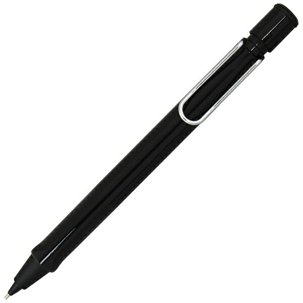 軽くて丈夫な樹脂製ボディのグリップ部分には、誰もが正しくペンを握れるようにくぼみが設けられています。大型のワイヤー製クリップは、デニムなど厚手のカジュアルウェアのポケットにもしっかりとグリップします。