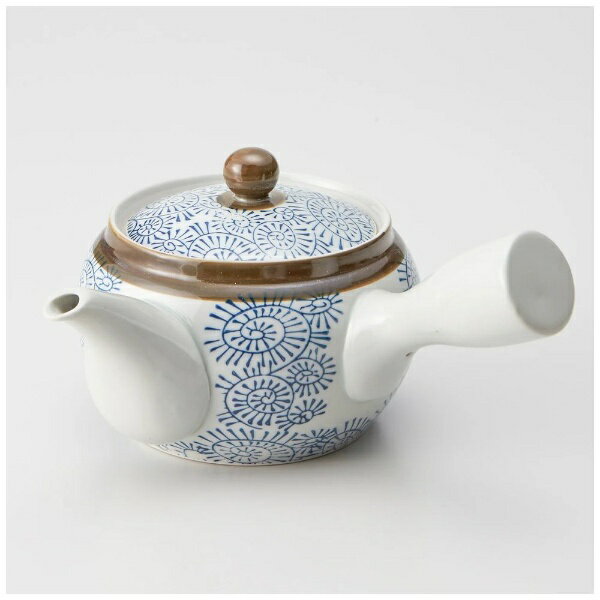 ハンドメイドで描かれた茶器や湯呑み、茶碗シリーズ。手描きならではの素朴さは、どこか懐かしく、味わい豊か。商品サイズ： 幅16.6×奥行12.3×高さ9.2cm容量： 390ml重量： 約440g材質： 磁器機能・その他： 電子レンジ対応、家...