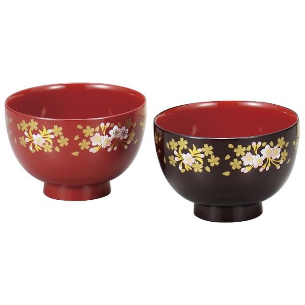桜をモチーフに使いやすい漆器として、特に普段使いの食器にこだわって作られたシリーズです。蒔絵については様々なスクリーン技術を用いて、多様なレイアウトを可能にしました。かわいくて美しい桜のデザインは食卓の演出としてなくてはならない逸品です。