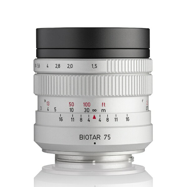Biotar 75mm F1.5 2は、中心部のシャープネスに加えて強力に出現する渦巻き状のボケ味が伝統的にその特徴として知られています。背景のディテールが円形にレンダリングされ、渦に引き込まれるような描写、そして繊細な影とハイライトのコン...