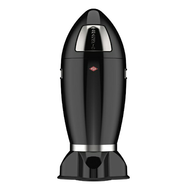 2000年にフロリダ州の NASA ケネディ宇宙センターを訪問した WESCO チームは、宇宙ロケットの形をしたごみ箱の開発を構想します。最先端の製造技術と長年の金属加工の知見を生かし、試行錯誤の末に SPACEBOY（スペースボーイ）が生...